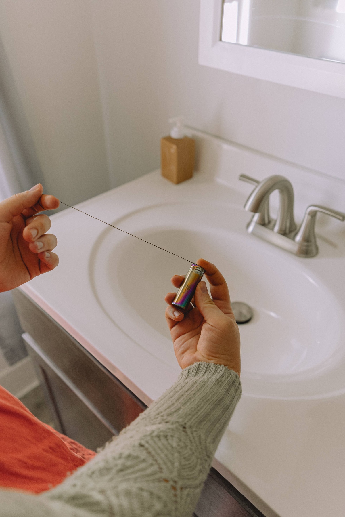 Me Mother Earth – Charcoal Dental Floss in Stainless Steel Dispenser